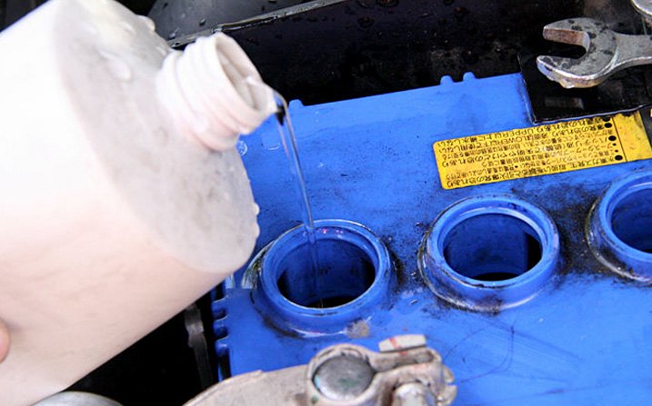 Servicing And Replacing A Battery