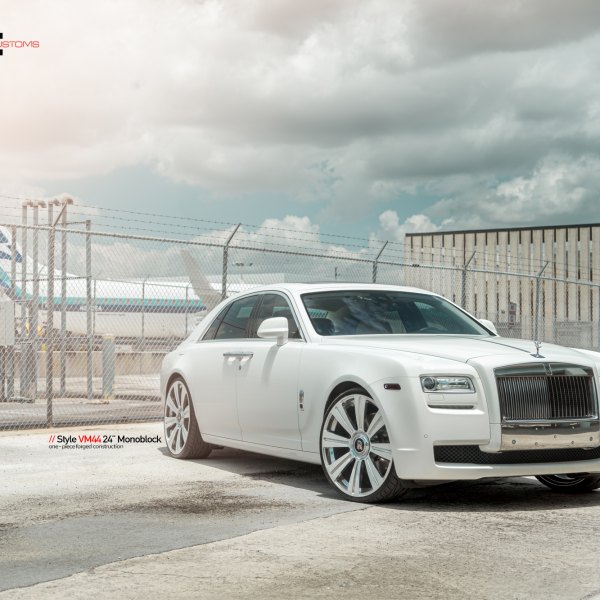 Custom Rolls Royce Ghost - Images, Mods, Photos, Upgrades | CARiD.com ...