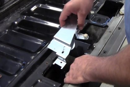 Pop and Lock® - Tailgate Lock