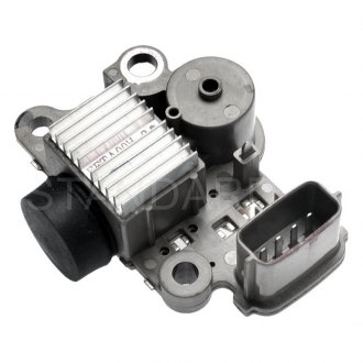 Hyundai Santa Fe Voltage Regulators - Connectors, Brush Sets | CARiD