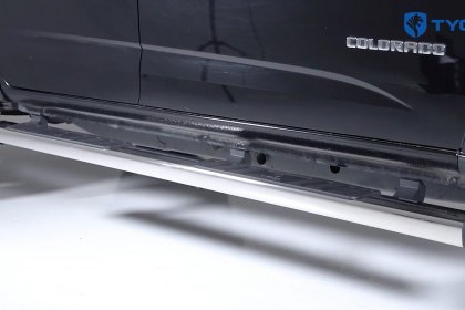 Tyger® TG-RS2C40018 - 4" Riser™ Cab Length Black Triangular Step Bars